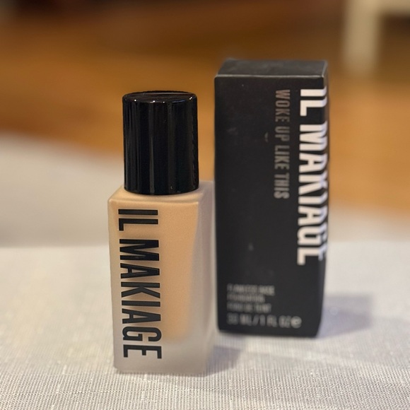 IL MAKIAGE | Makeup | Il Makiage Woke Up Like This Foundation Shade 6 ...